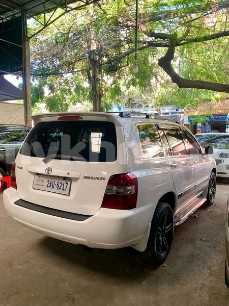 Buy used toyota highlander white car in chbar mon in kampong speu ...