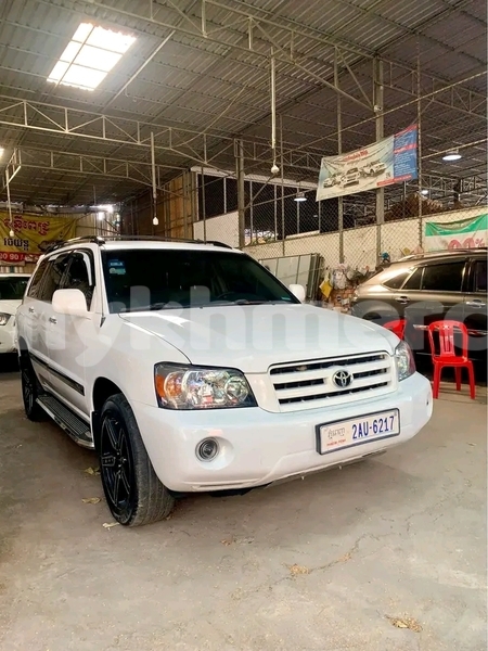 Buy used toyota highlander white car in chbar mon in kampong speu ...